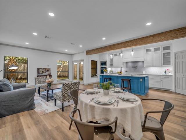 880 Tully Rd Apt 14, Houston, TX 77079