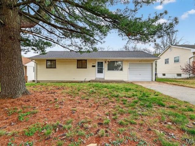 880 Tyson Dr, Florissant, MO 63031