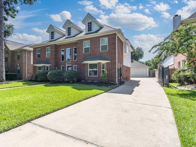 8814 Apple Mill Dr, Houston, TX 77095
