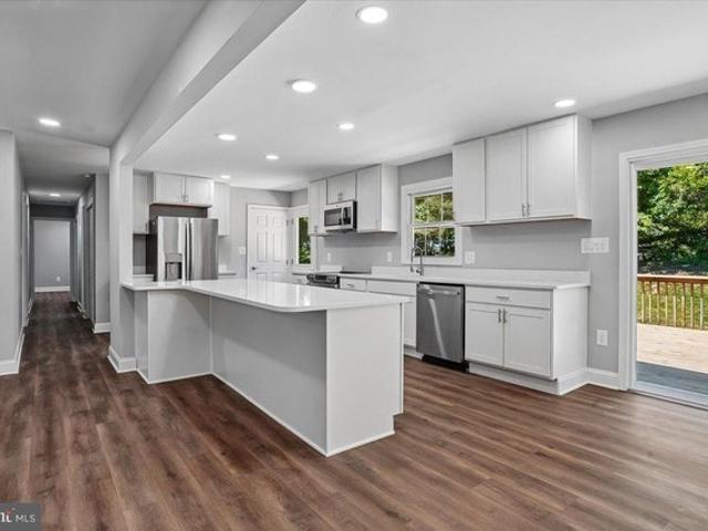 8814 Lafayette Dr, Owings, MD 20736