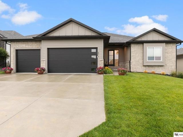 8816 Buckley Creek Rd, Lincoln, NE 68520