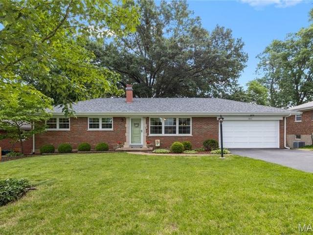 8816 Crest Oak Ln, Crestwood, MO 63126