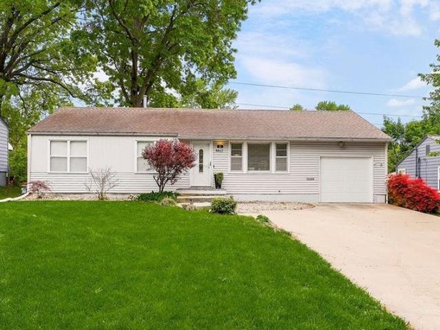 8817 W 82nd Ter, Overland Park, KS 66204