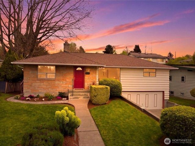 8818 2nd Ave NE, Seattle, WA 98115