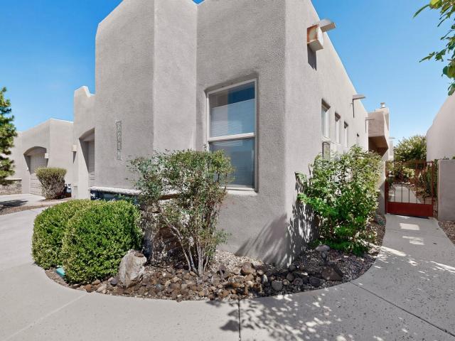 8819 Desert Finch Lane NE