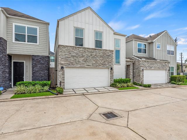 8819 Hollister Pine Court