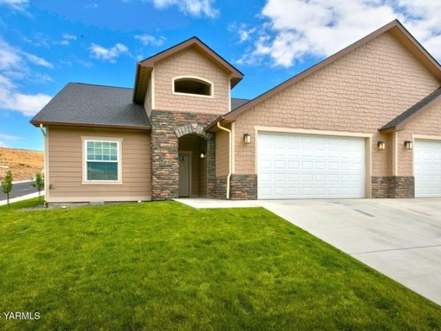 8819 Kail Dr, Yakima, WA 98908