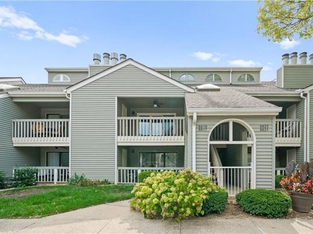 8819 W 106th Ter, Overland Park, KS 66212