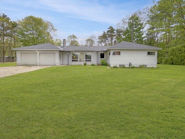 8810 Cedar Creek Dr, Holton, MI 49425