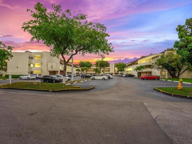 8810 Fontainebleau Blvd #104, Miami, FL 33172