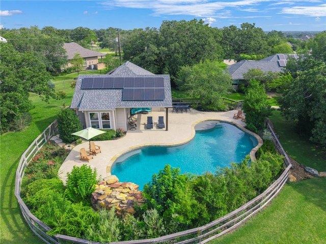 8810 Sandstone Dr, College Station, TX 77845