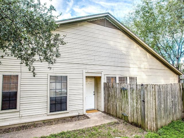 8811 Clearbrook Trl