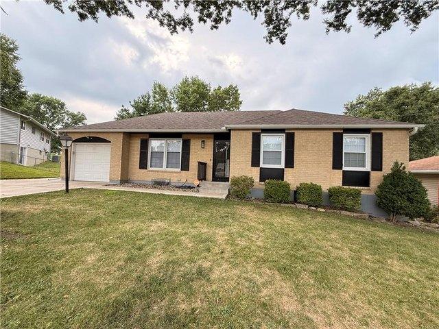 8812 N Oak Trfy, Kansas City, MO 64155