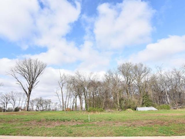 8812 Dahlia Dr, Evansville, IN 47725