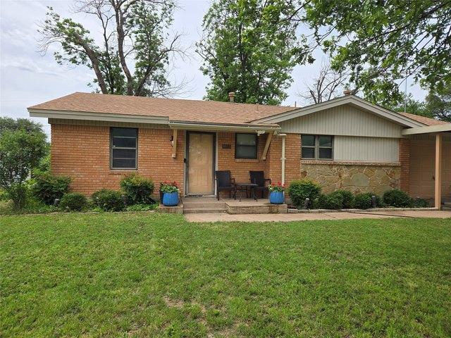 8813 Myra St, White Settlement, TX 76108