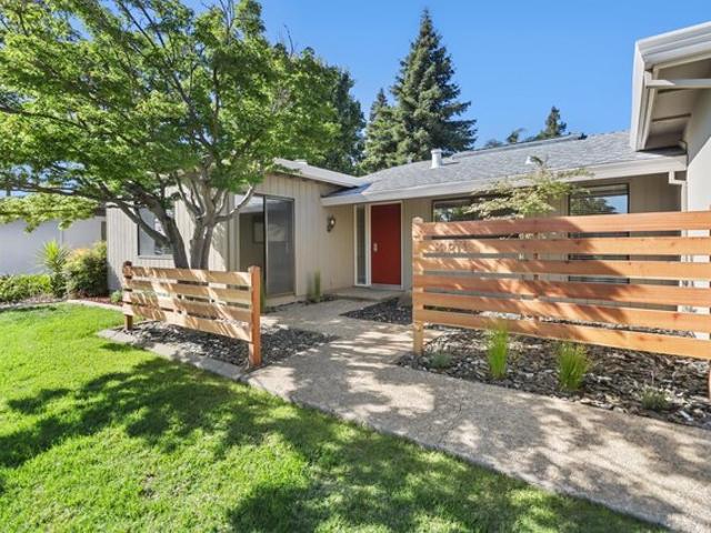 8813 Williamson Dr, Elk Grove, CA 95624