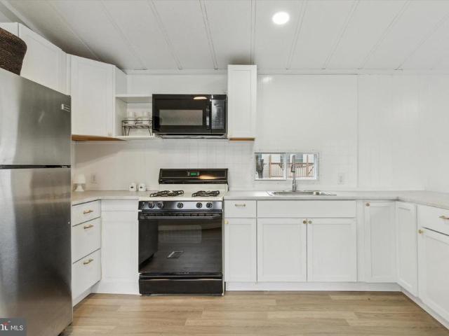 881 Buttonwood Avenue