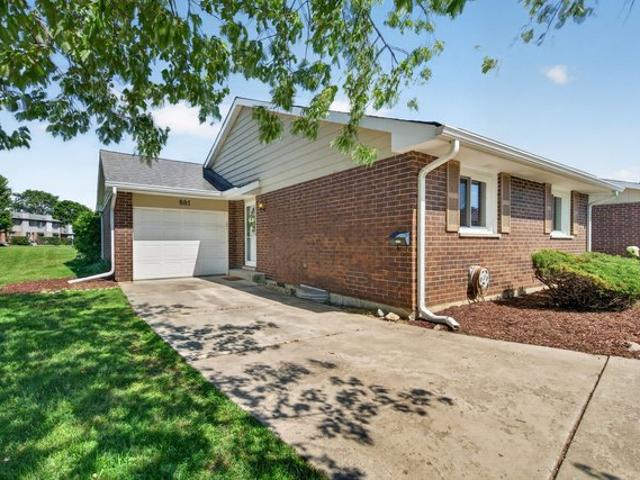 881 Heatherbrook Ct, Wheaton, IL 60189