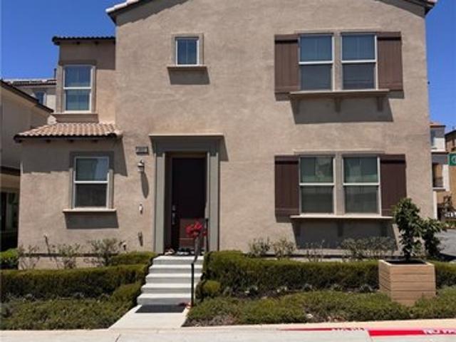 881 Pear Ct, Upland, CA 91786