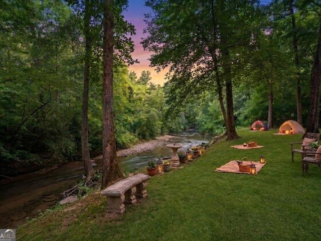 881 River Chase