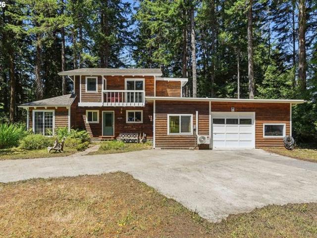 88245 Cardinal Ln, Bandon, OR 97411