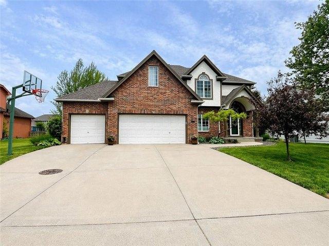 8824 N Farley Ave, Kansas City, MO 64157