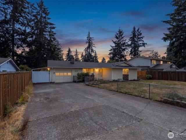 8825 Quinault Dr NE, Olympia, WA 98516