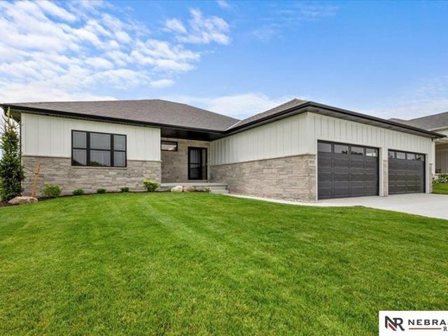 8825 Ranch Gate Rd, Lincoln, NE 68520
