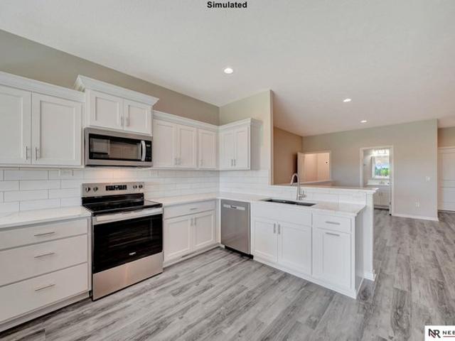 8826 Daywood Ln, Lincoln, NE 68526