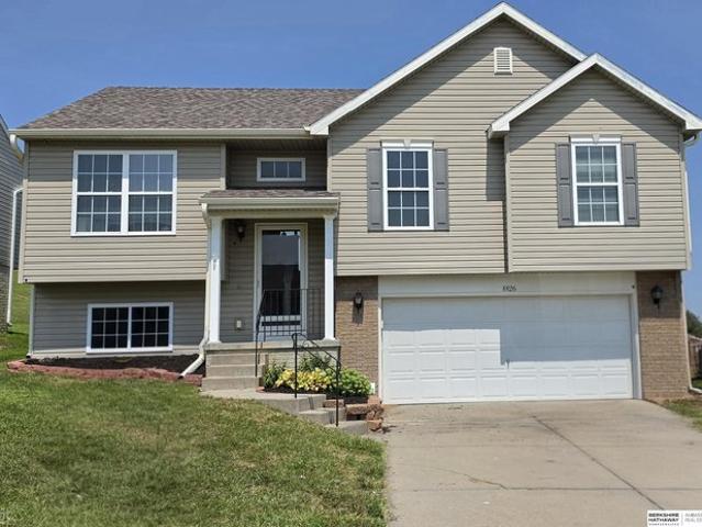 8826 Quest St, Omaha, NE 68122