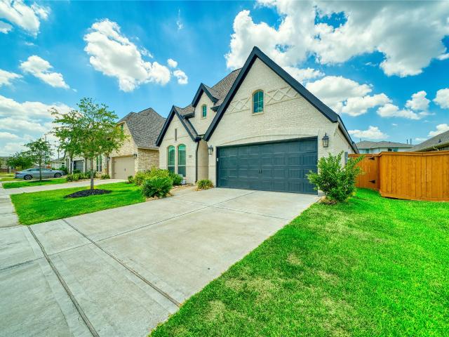 8827 Harbor Pines Drive