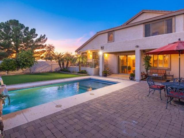 8827 W Carole Ln, Glendale, AZ 85305