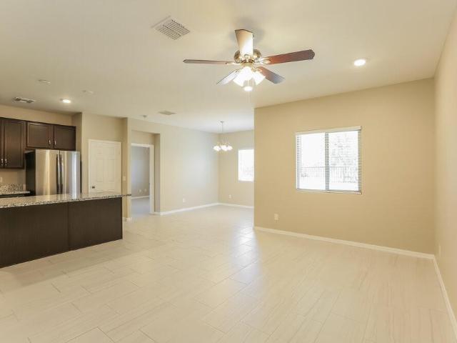 8828 S 41st Drive