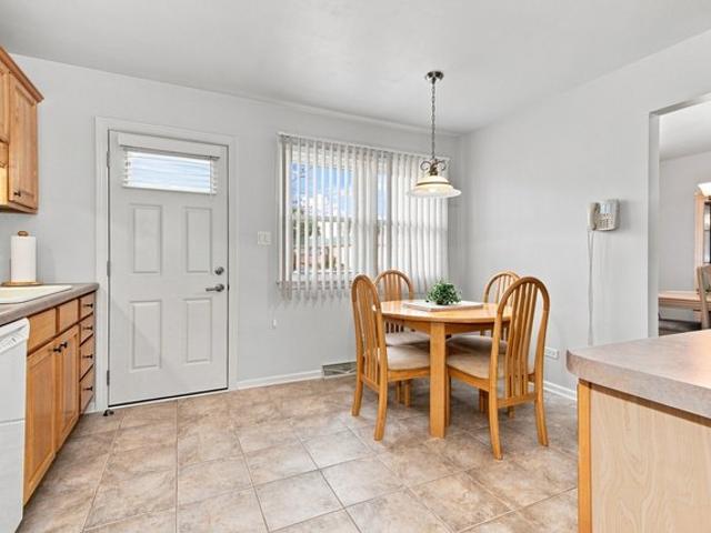 8828 W 98th St, Palos Hills, IL 60465
