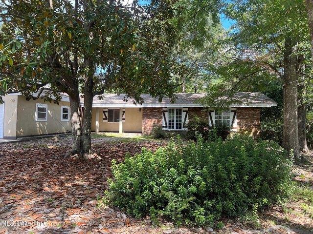8820 Manoo Pl, Diamondhead, MS 39525