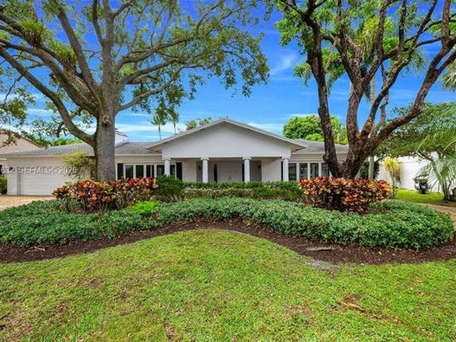 8820 N Lake Dasha Dr, Plantation, FL 33324