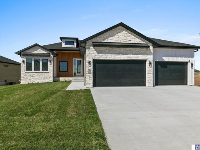 8820 Dragonfly Ln, Lincoln, NE 68526