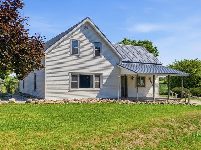8820 Polifka Rd, Whitelaw, WI 54247