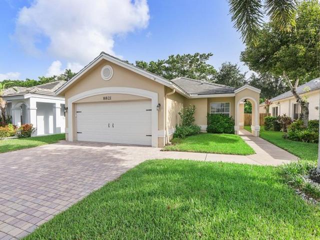 8821 Lake Park Cir N, Davie, FL 33328