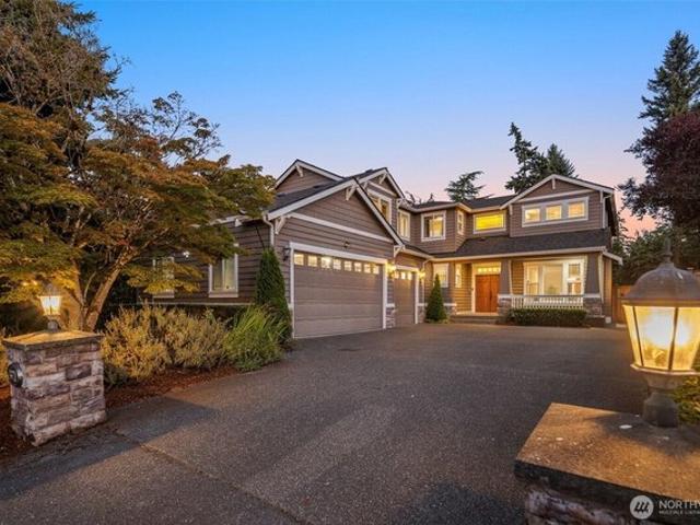 8821 SE 39th St, Mercer Island, WA 98040