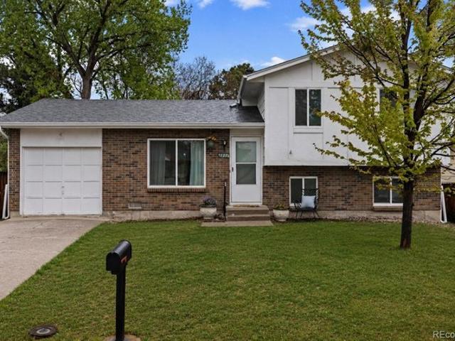 8821 W Stanford Ave, Littleton, CO 80123