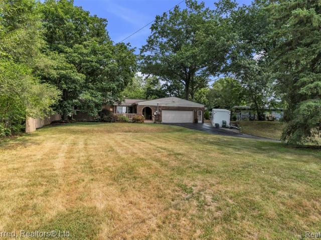 8822 Pontiac Lake Road