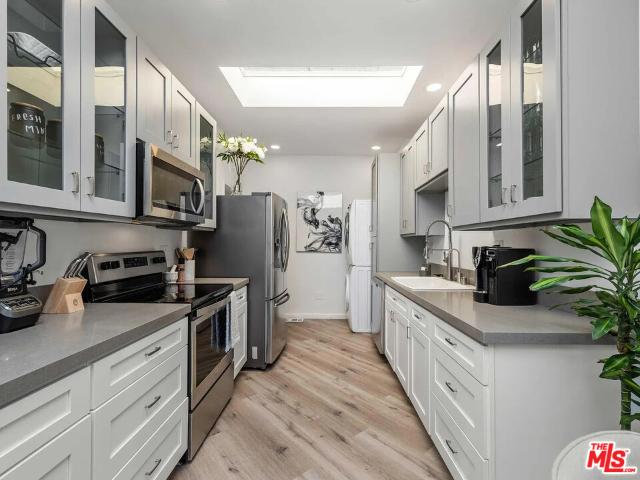 8823 Betty Way, West Hollywood, CA 90069 | MLS #26649