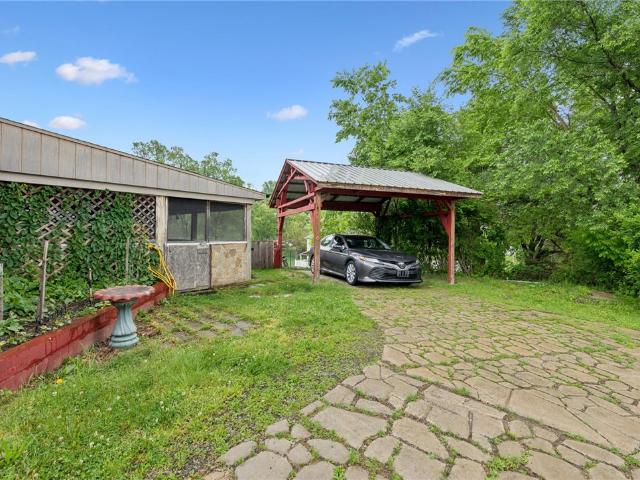 882 Locust Ave