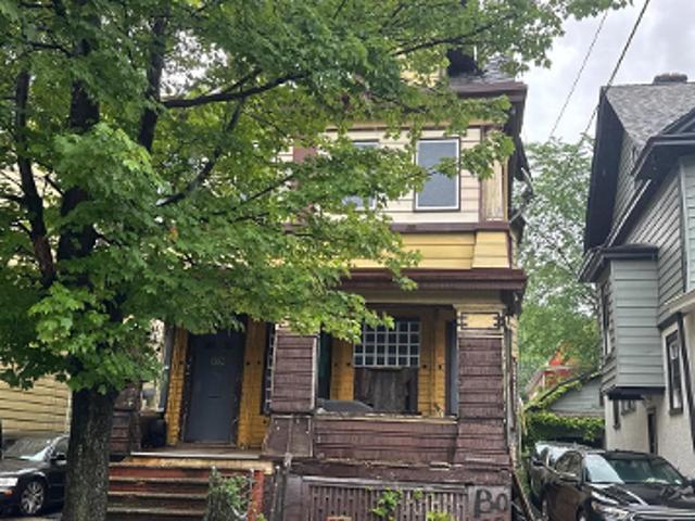 882 S 19th St