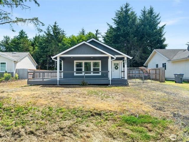 882 Vagabond Ave SW, Ocean Shores, WA 98569