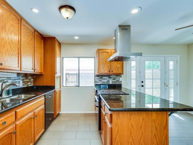 8835 N New World Dr, Glendale, AZ 85302