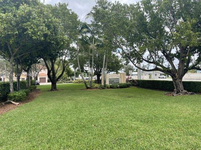8835 S Isles Cir, Tamarac, FL 33321