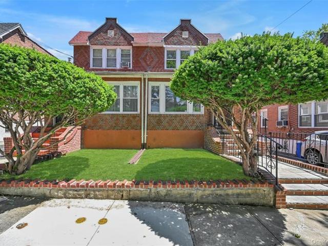 8835 Vanderveer St, Queens Village, NY 11427