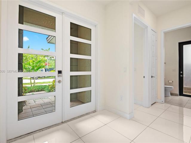 8836 NW 161st Ter, Miami Lakes, FL 33018 | MLS #A11995